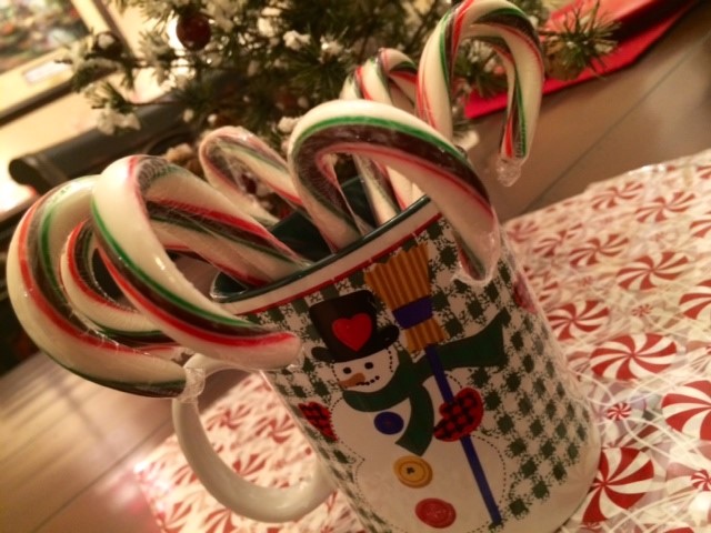 Small Acts of Kindness: Just a Candy Cane - Jennifer Hallmark